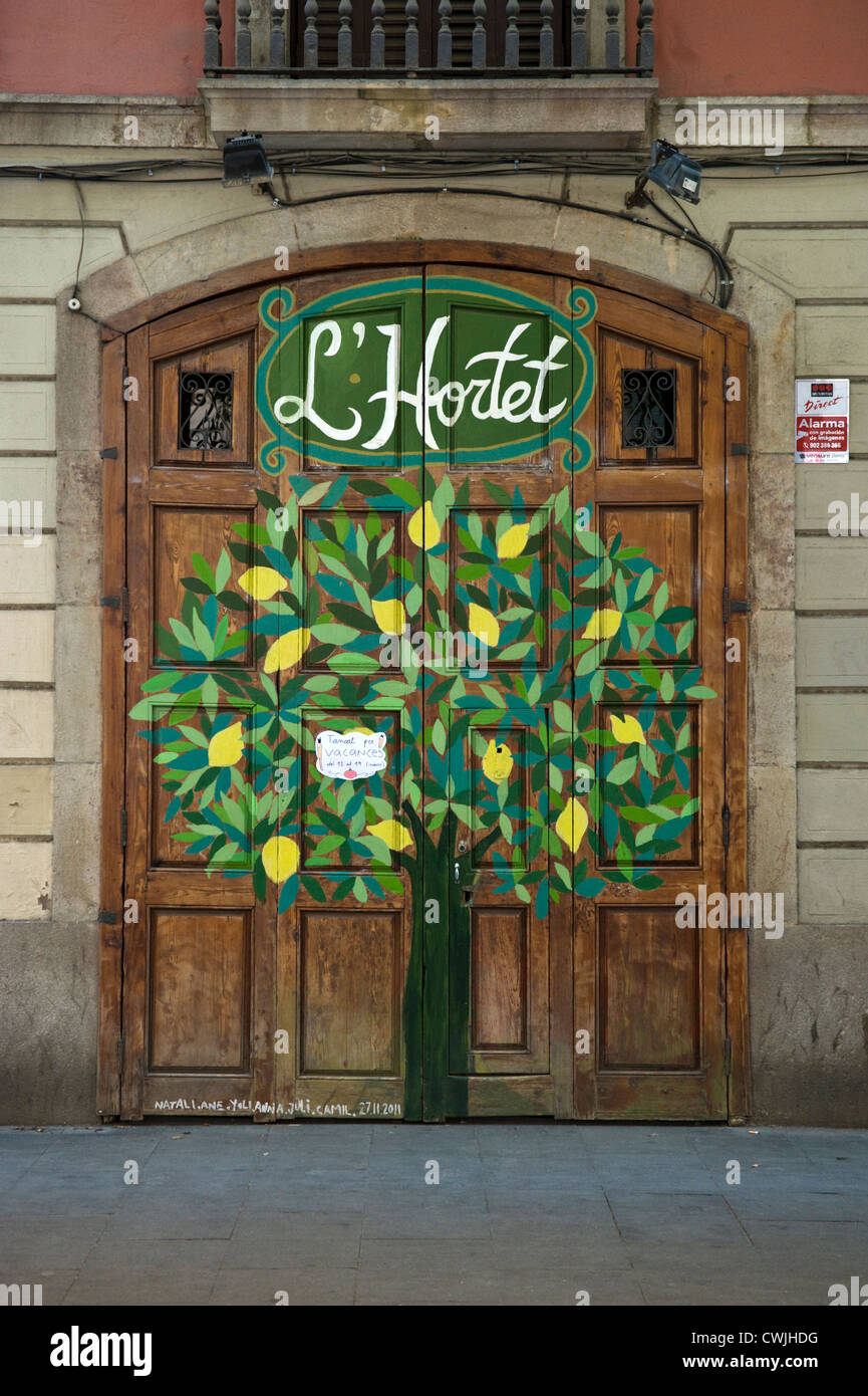 Graffiti front door hi-res stock photography and images - Alamy