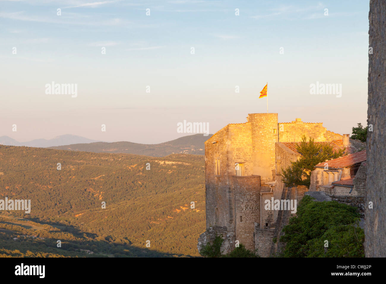 Build on edge of Viens anf landscape in Provence France Stock Photo - Alamy