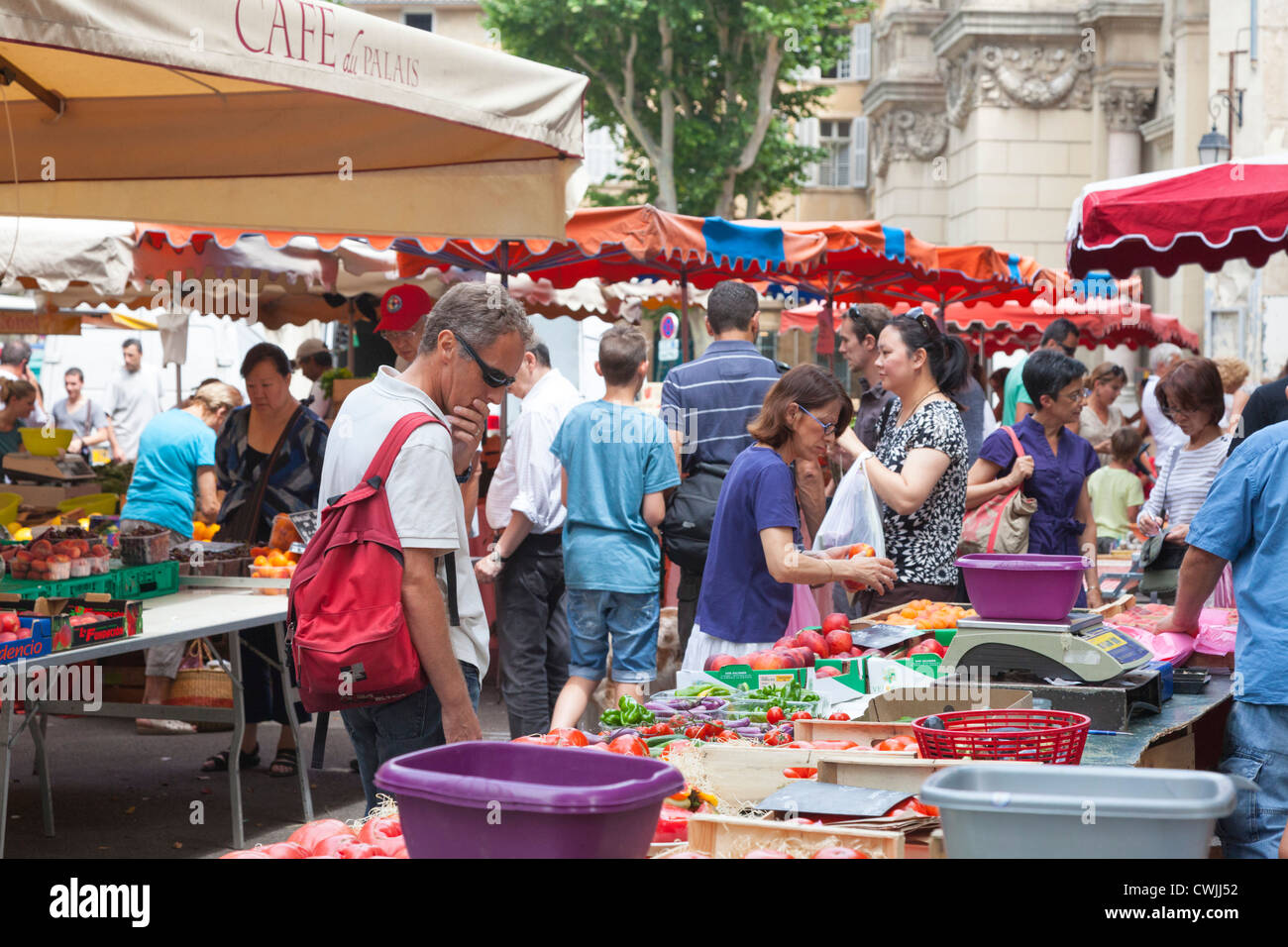 Market at aix en provence hi-res stock photography and images - Alamy