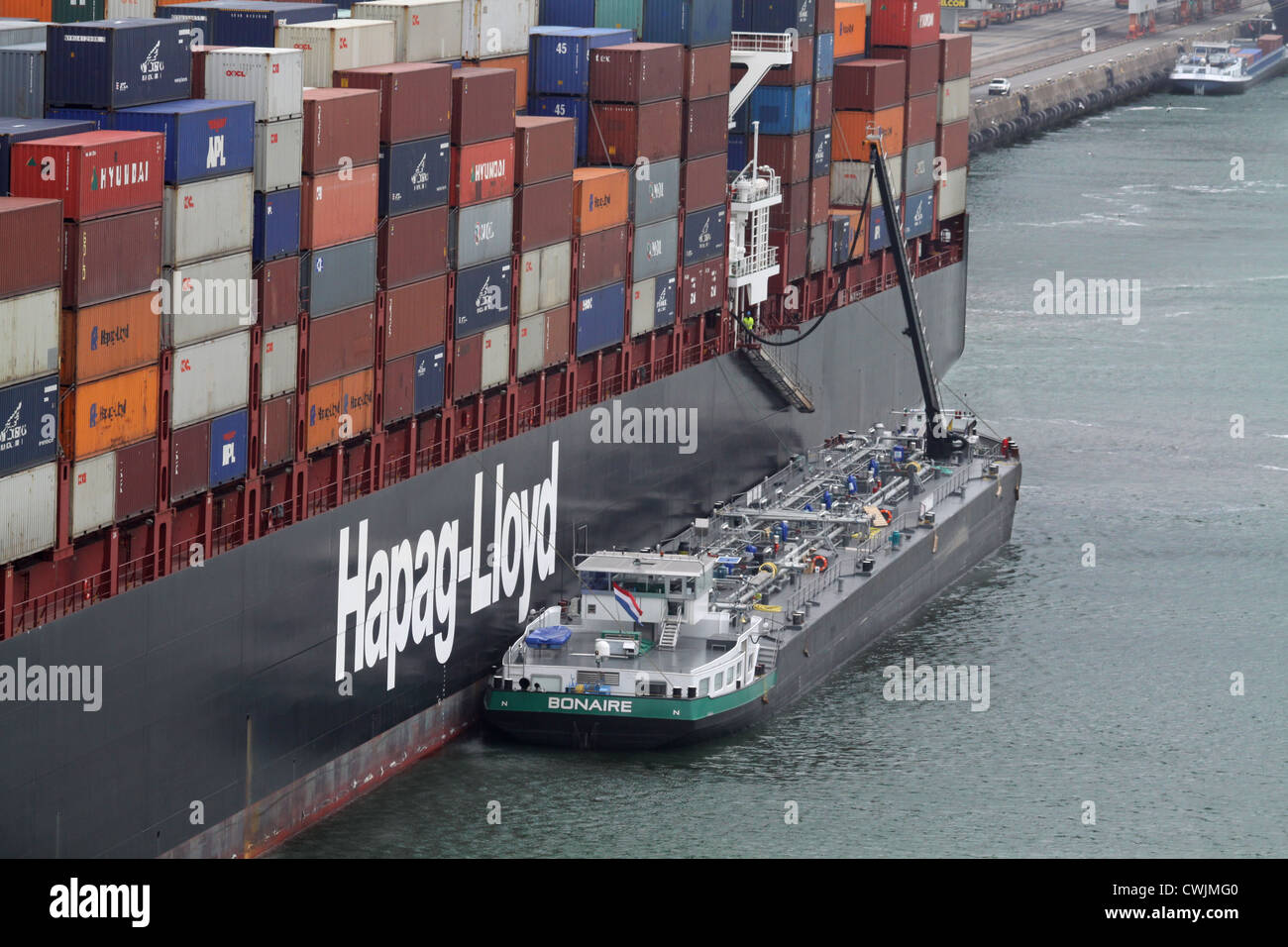 103648 dwt containership Hamburg Express taking on bunker fuel, Port of ...
