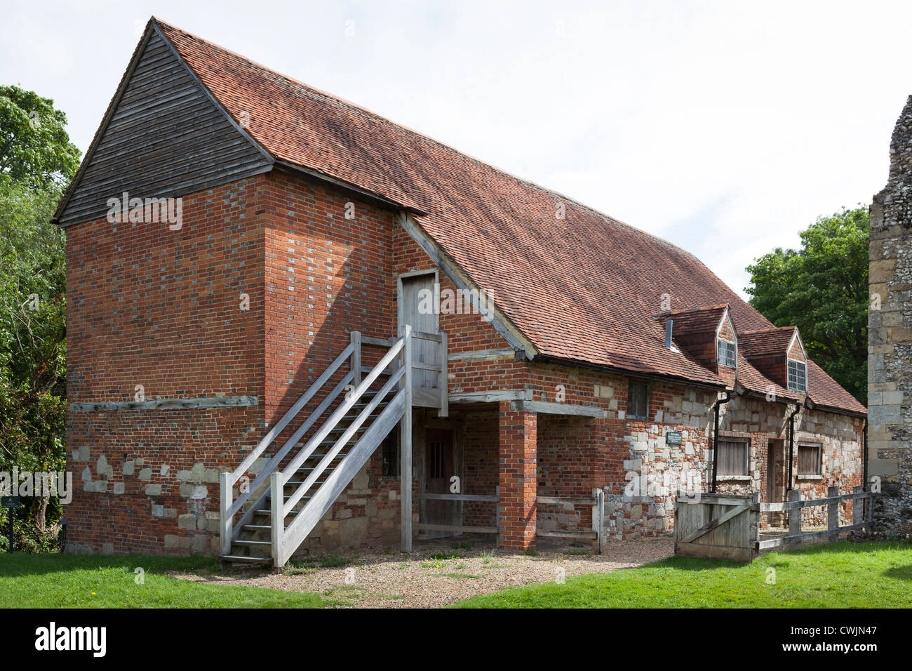 Converted farm buildings hi-res stock photography and images - Alamy
