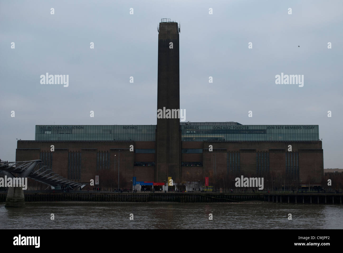 Tate Modern in the Bankside Power Station from the opposite bank of the ...