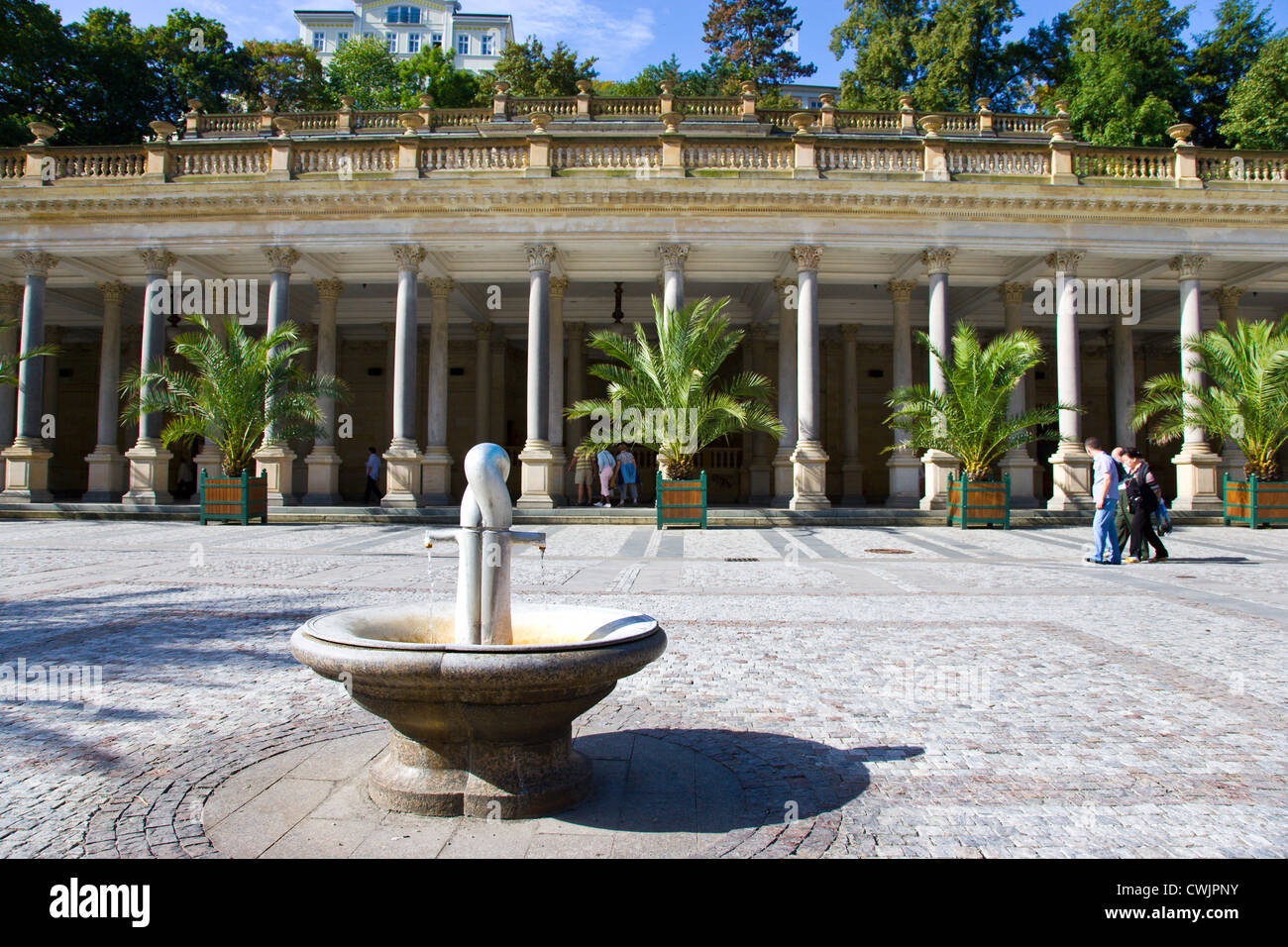 Mlynska kolonada, Karlovy Vary, Ceska republika Stock Photo - Alamy