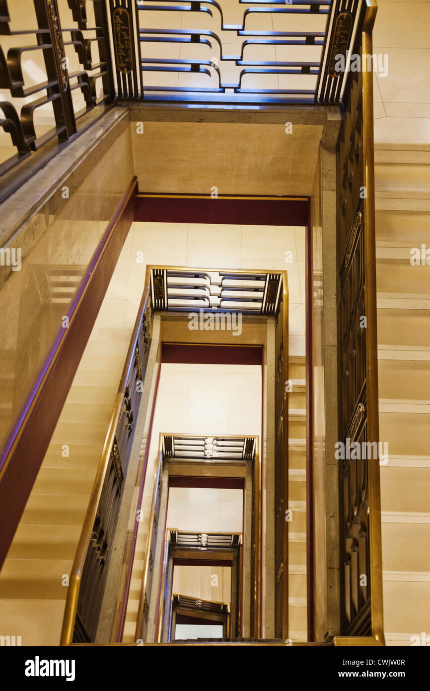 London art deco staircase hi-res stock photography and images - Alamy