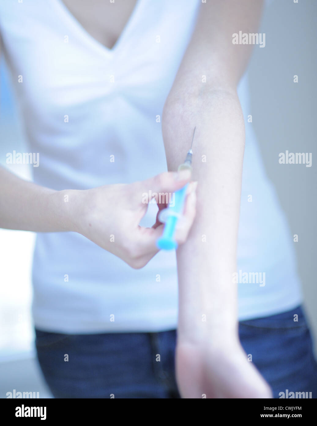 Drug Injecting High Resolution Stock Photography and Images - Alamy