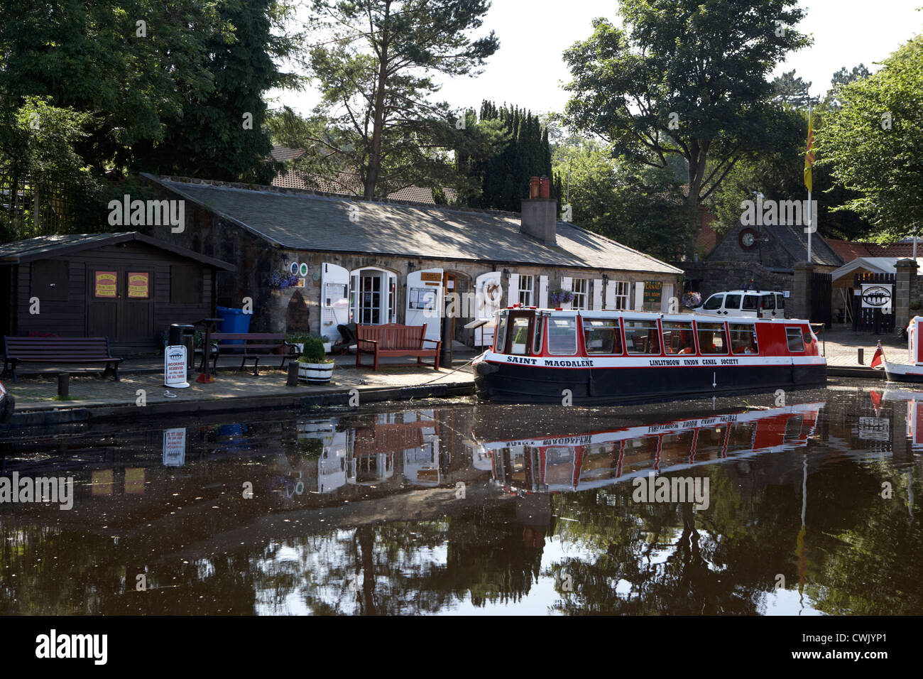 linlithgow canal centre on the union canal west lothian scotland Stock ...
