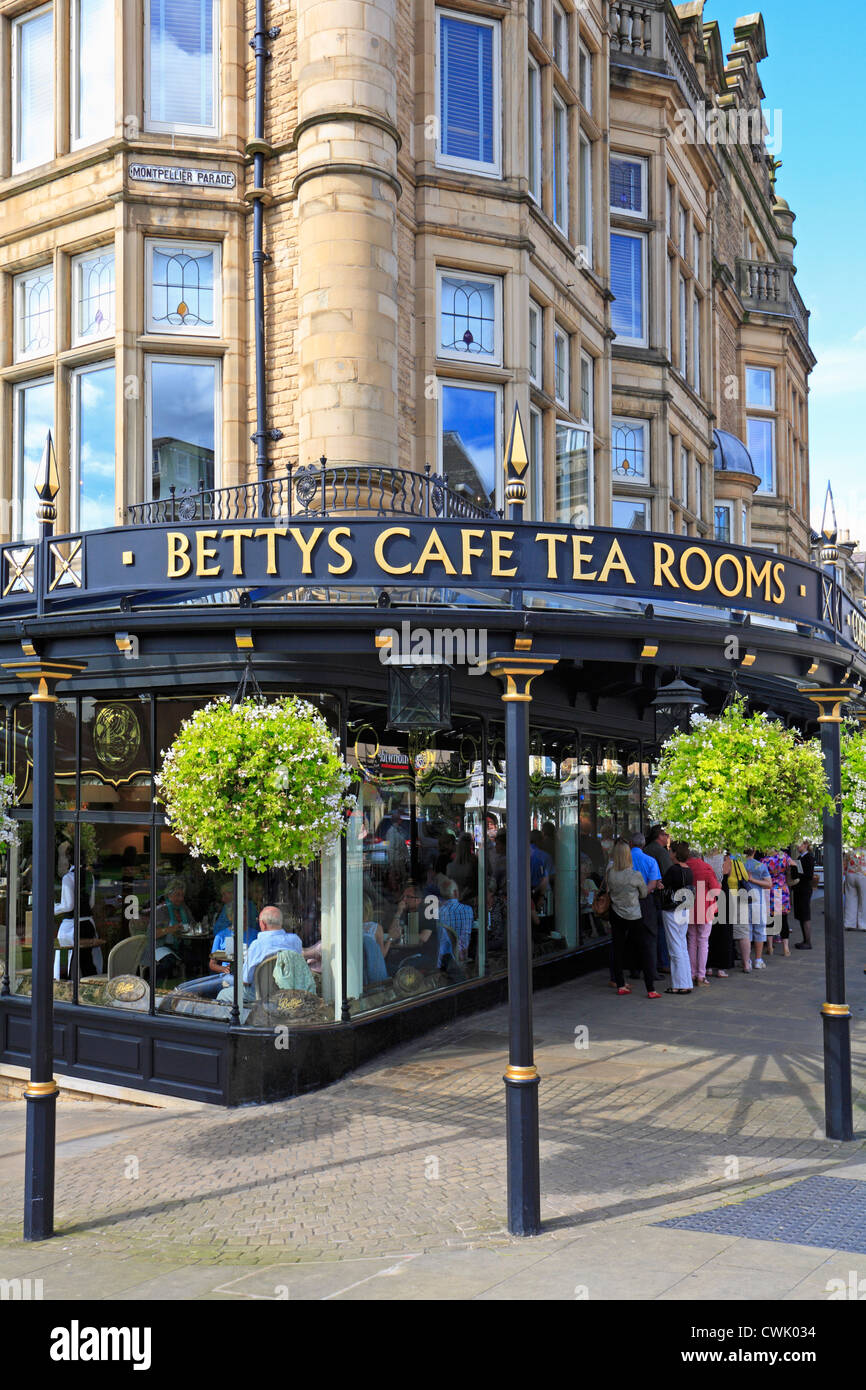 Tea rooms england hi-res stock photography and images - Alamy