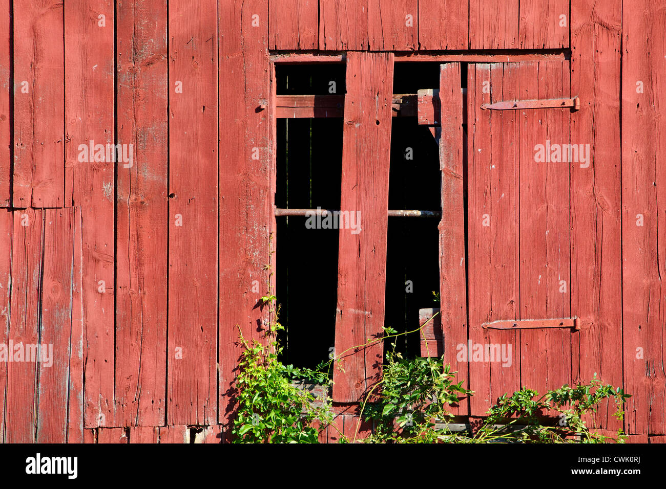 Weathered Red Barn Window of New Jersey Stock Photo - Alamy