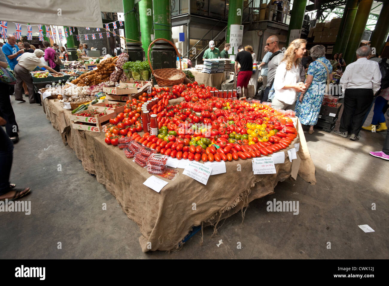 Organic fruit stall, Borough Market, London, England, UK Stock Photo ...