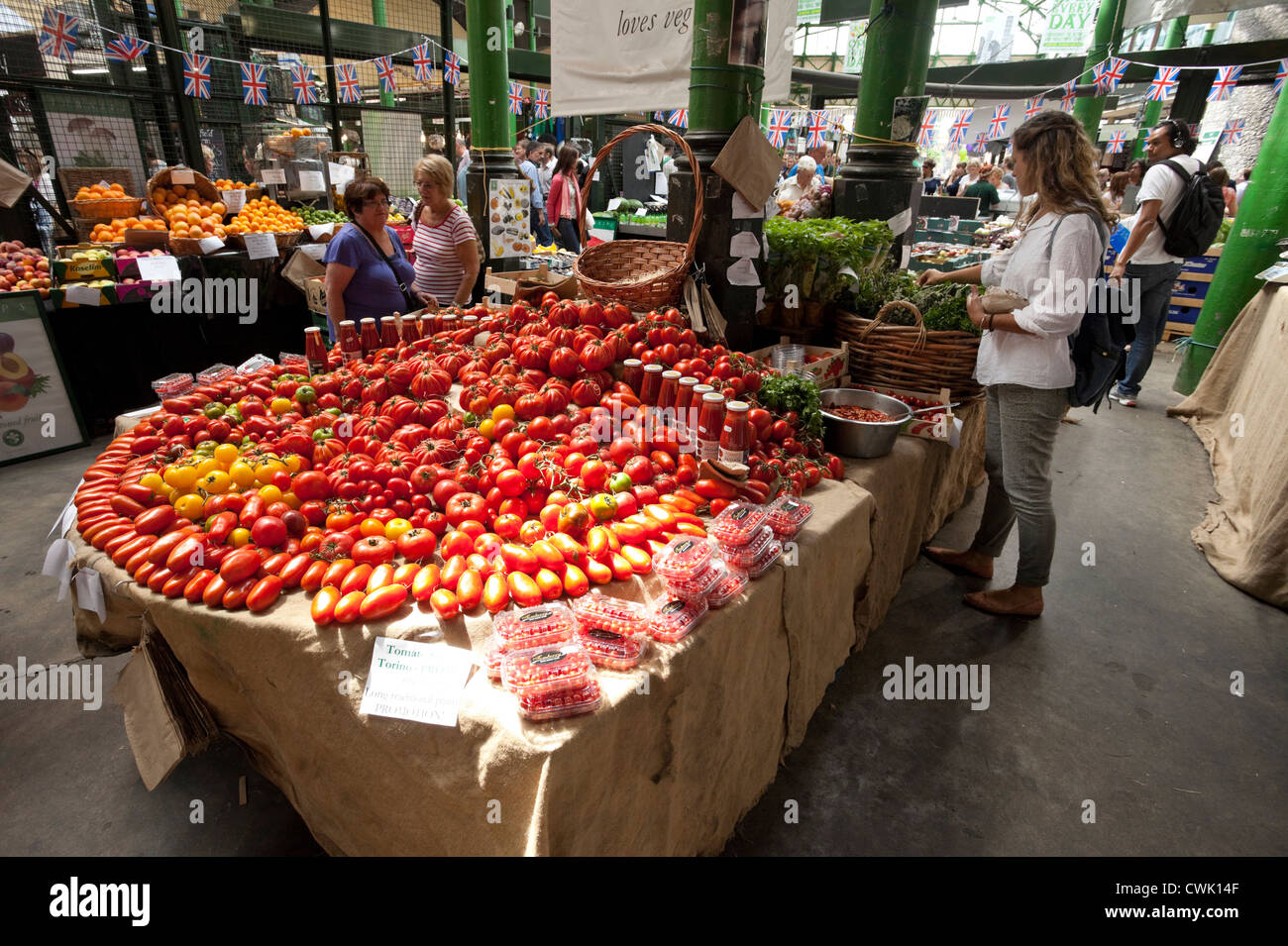 Organic fruit stall, Borough Market, London, England, UK Stock Photo ...