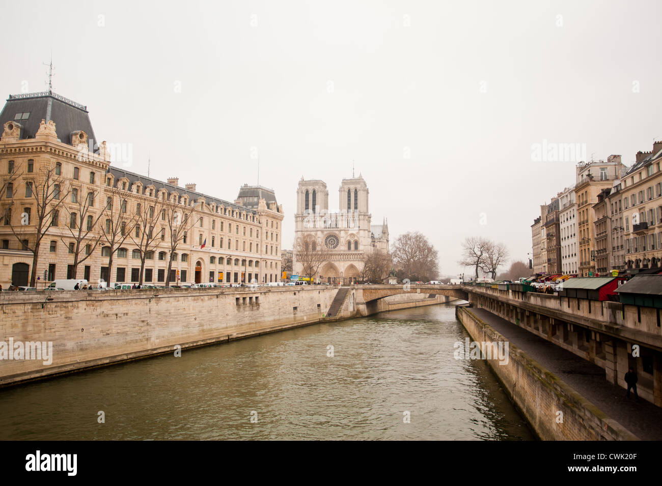 River seine historical architecture paris hi-res stock photography and ...