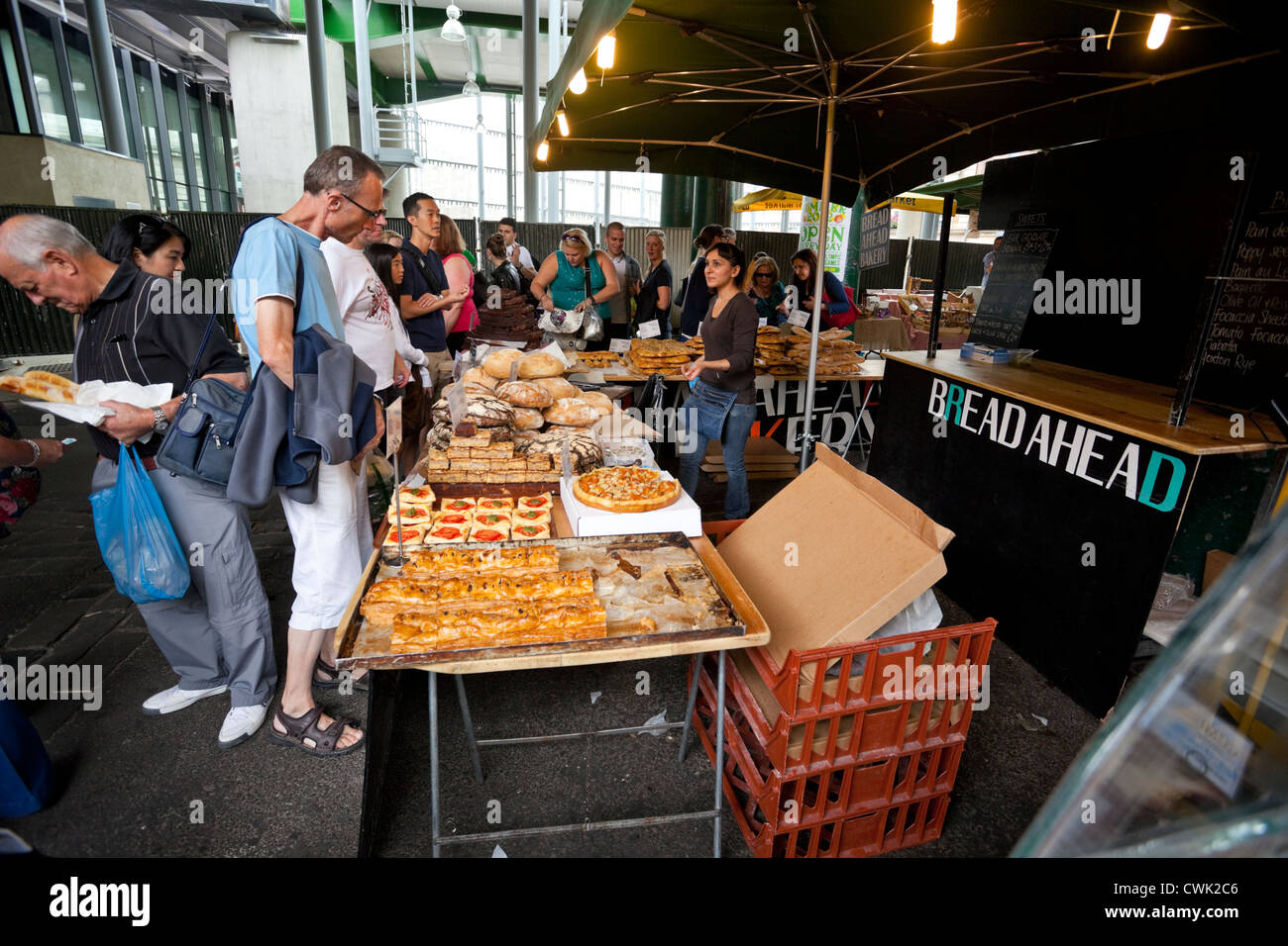 Bread stall, Borough market, London, England, UK Stock Photo - Alamy