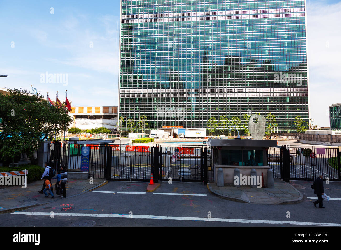 America united nations building exterior front gate hi-res stock ...