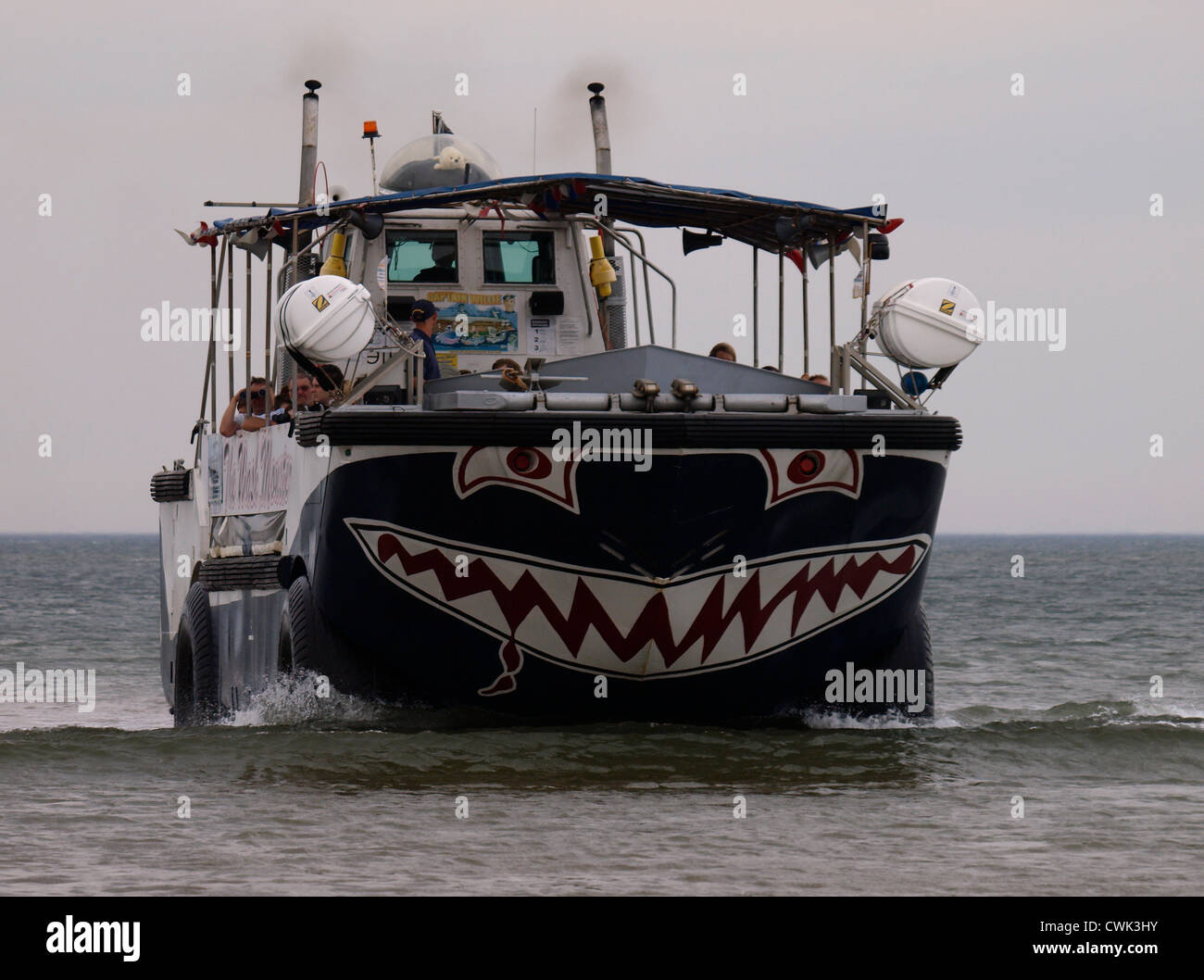 Amphibious craft hi-res stock photography and images - Alamy