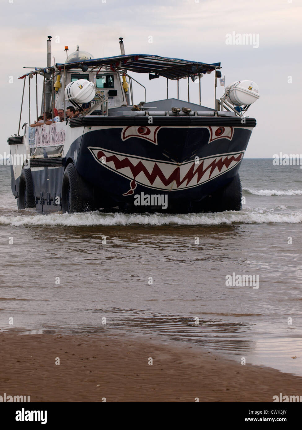 Amphibious craft hi-res stock photography and images - Alamy