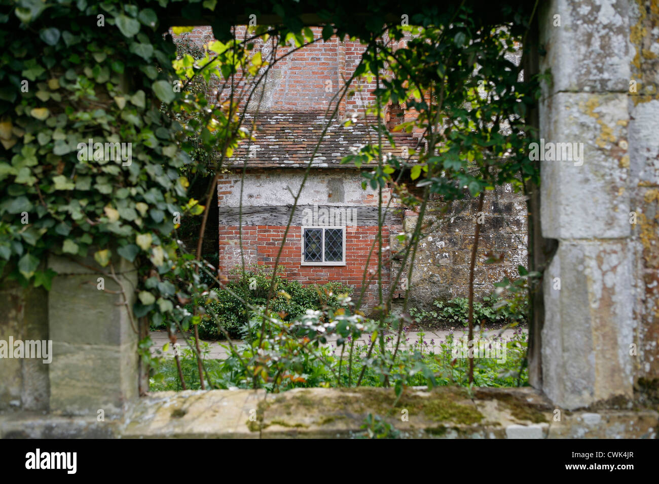 Window of ruins hi-res stock photography and images - Alamy