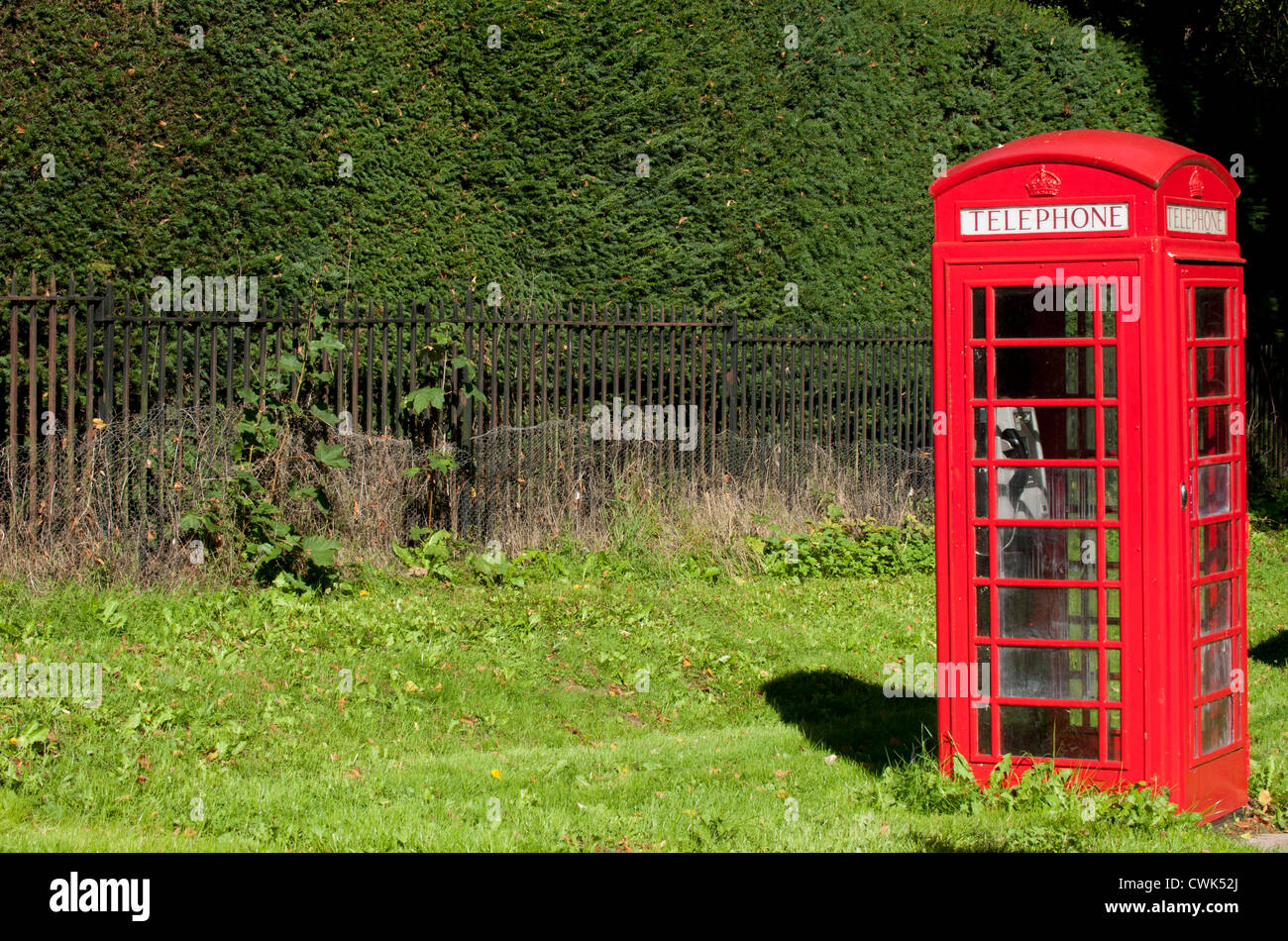 Traditional red phone booth in Cambridge, UK Stock Photo - Alamy