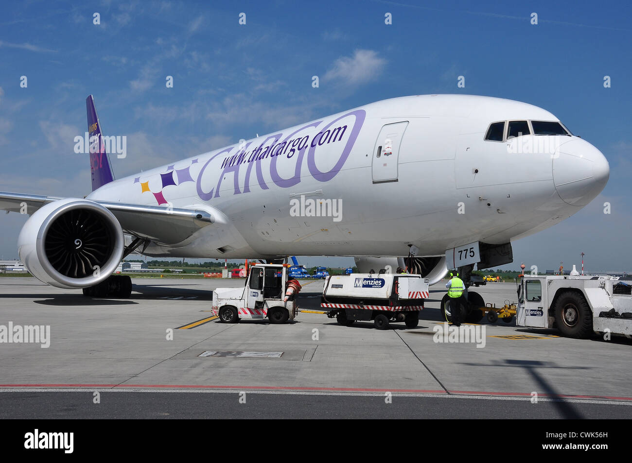 Boeing boeing 777 thai cargo hi-res stock photography and images - Alamy