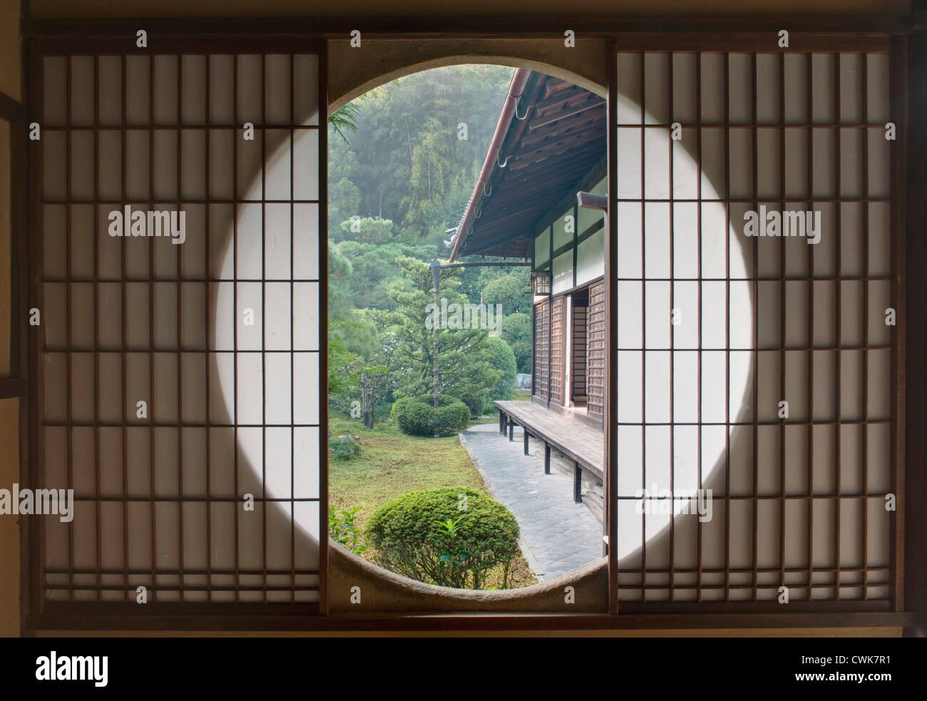 Japanese window round kyoto hi-res stock photography and images - Alamy