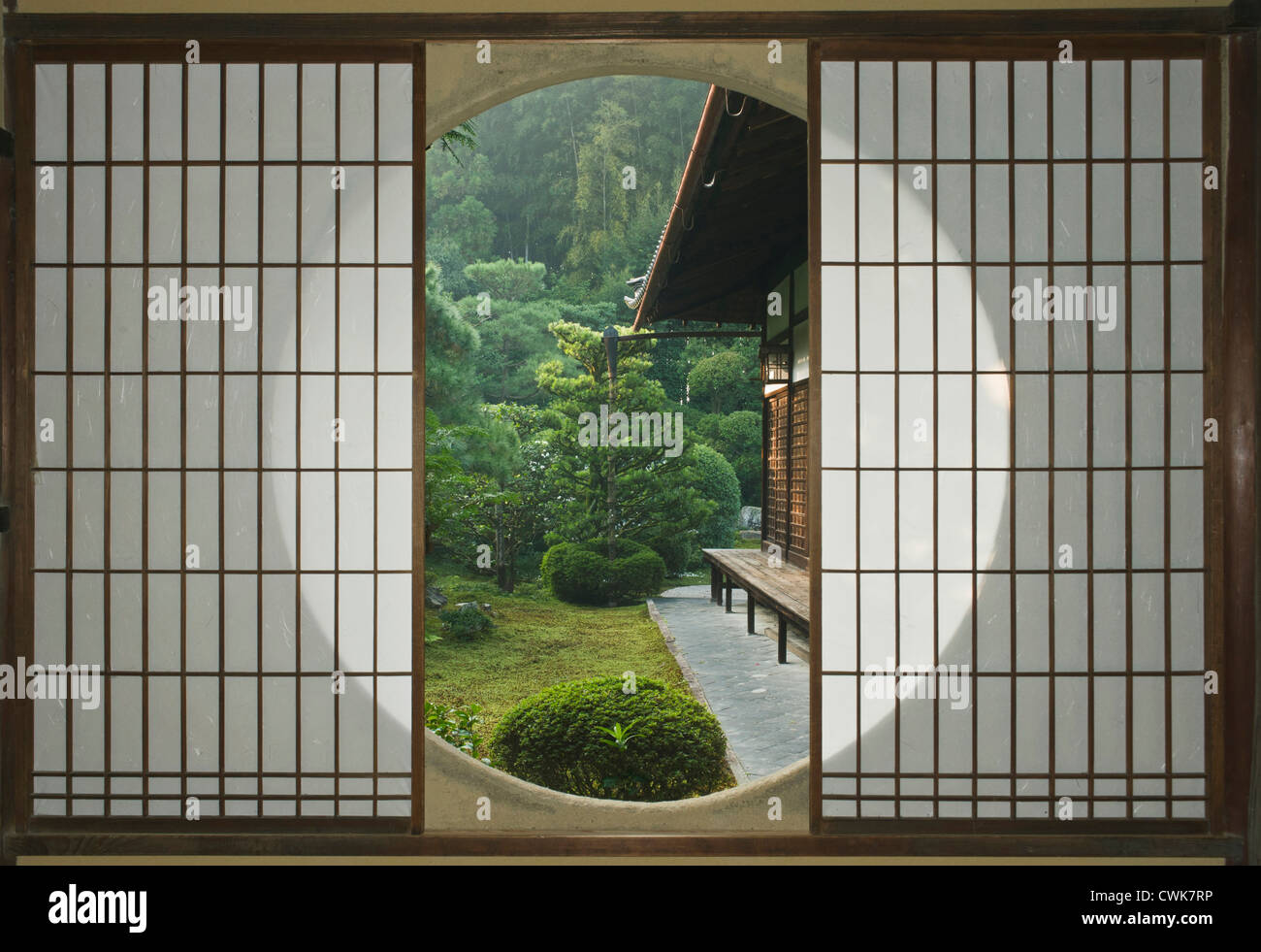 Japanese window round kyoto hi-res stock photography and images - Alamy