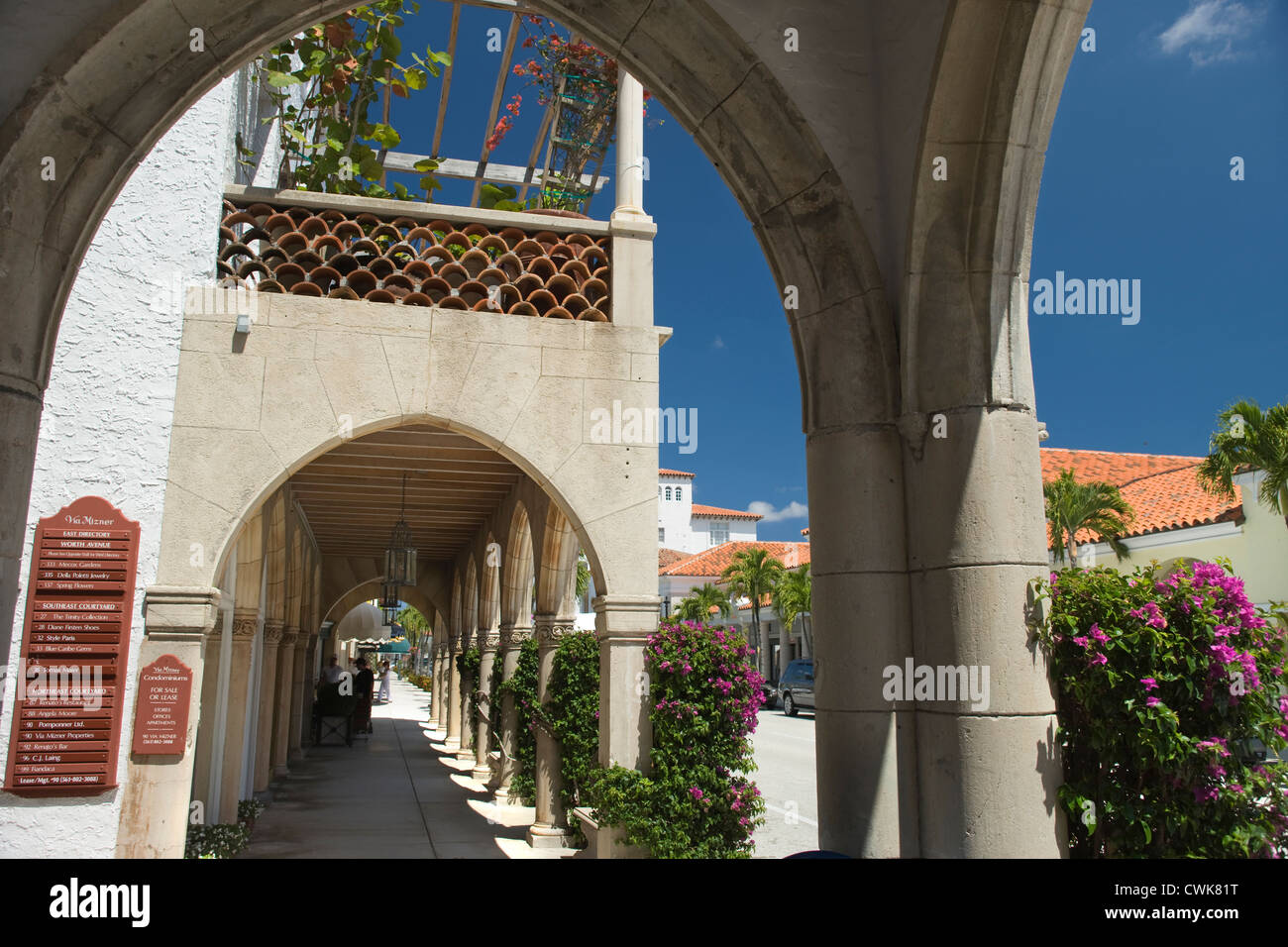 ARCHWAY WORTH AVENUE PALM BEACH FLORIDA USA Stock Photo - Alamy