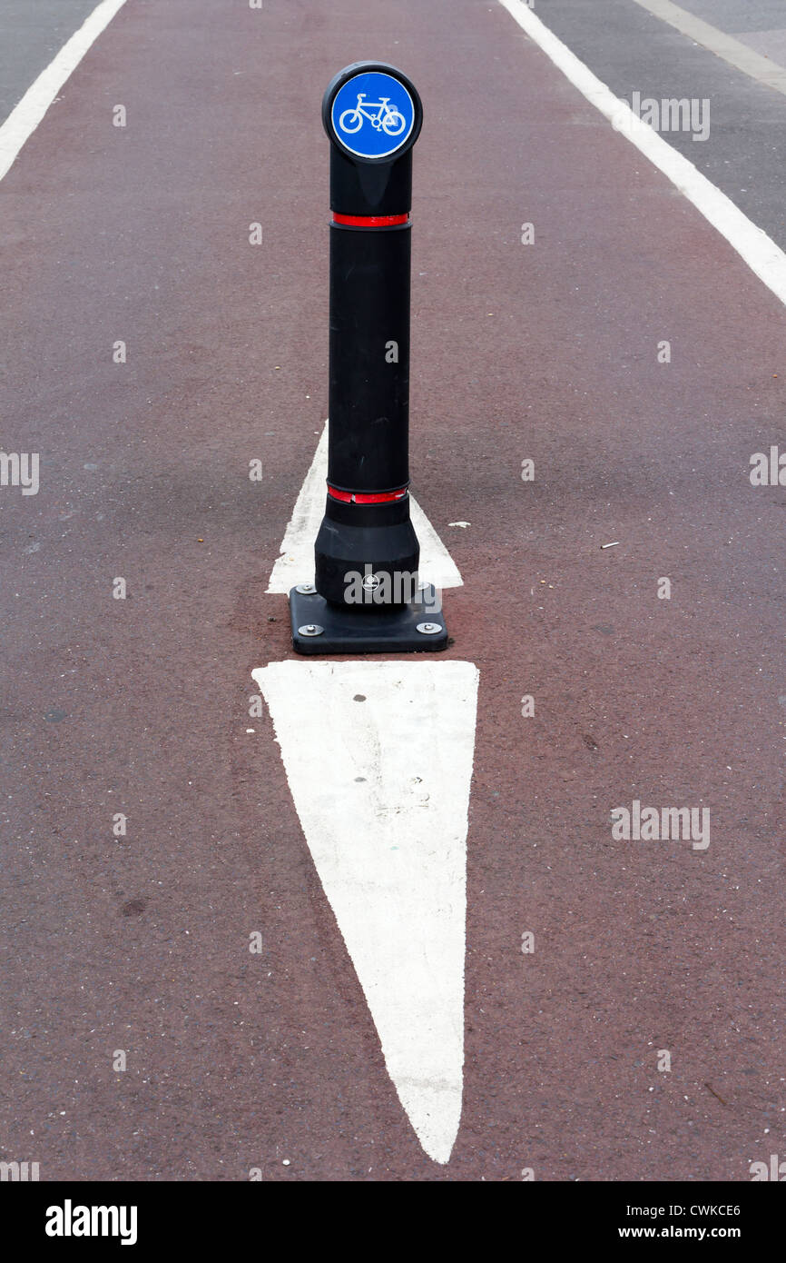 Dangerous cycle lane hi-res stock photography and images - Alamy