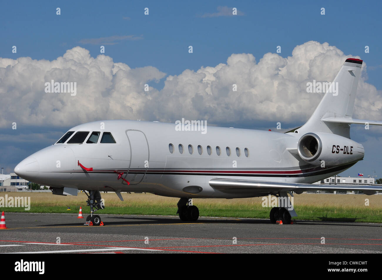 Dassault falcon 2000ex hi-res stock photography and images - Alamy