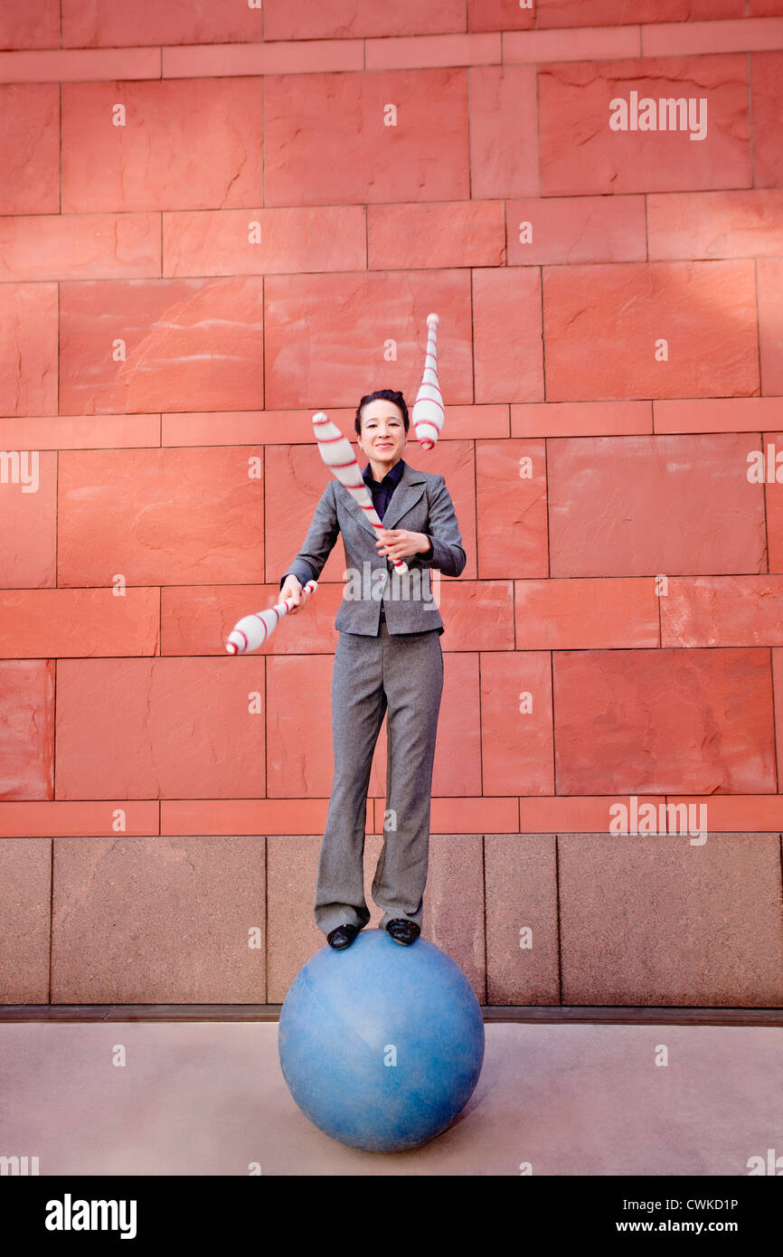 Juggling woman ball hi-res stock photography and images - Alamy