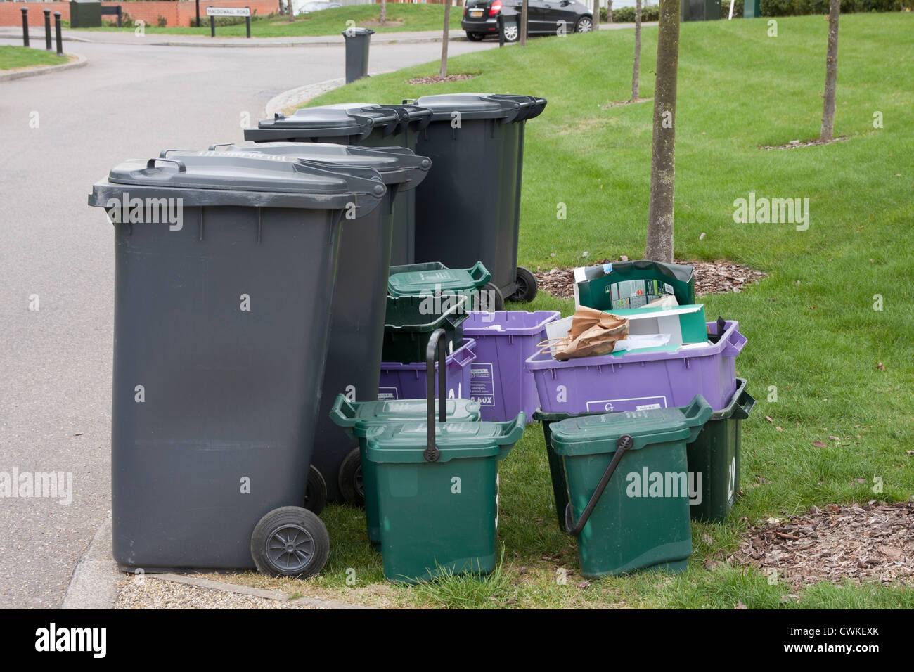 Domestic rubbish bins hi-res stock photography and images - Alamy