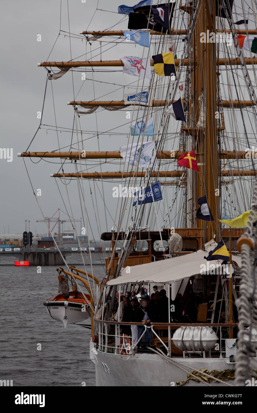 Ships flags hi-res stock photography and images - Alamy