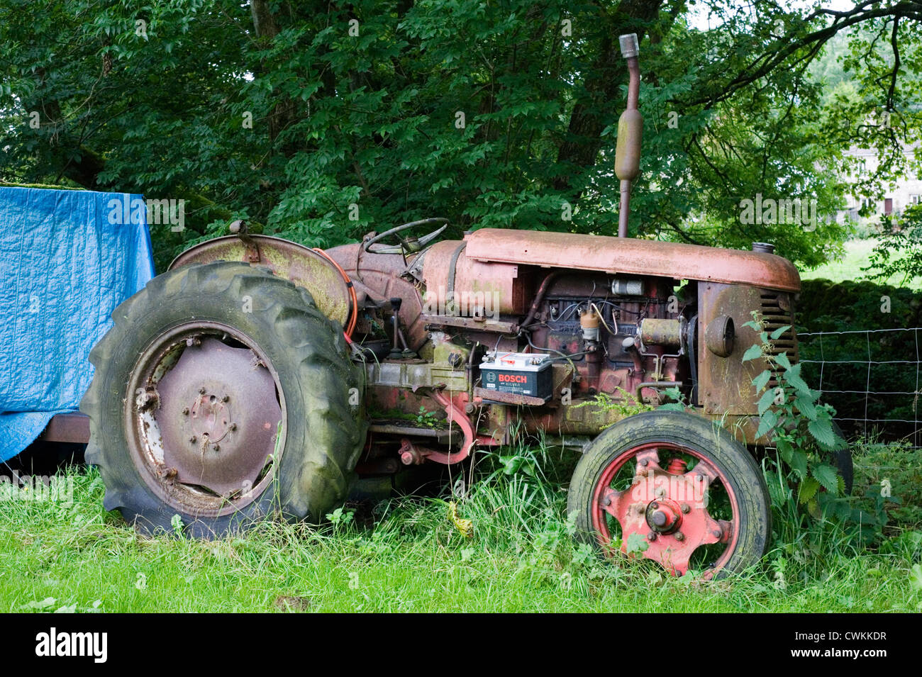 old abandoned rusting tractor in farmers field Stock Photo - Alamy