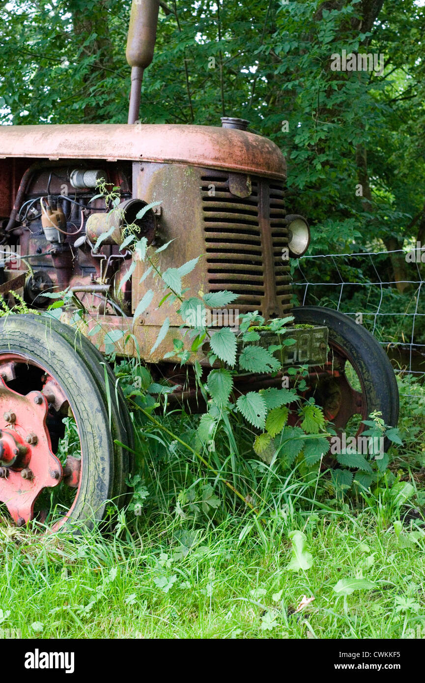 old abandoned rusting tractor in farmers field Stock Photo - Alamy