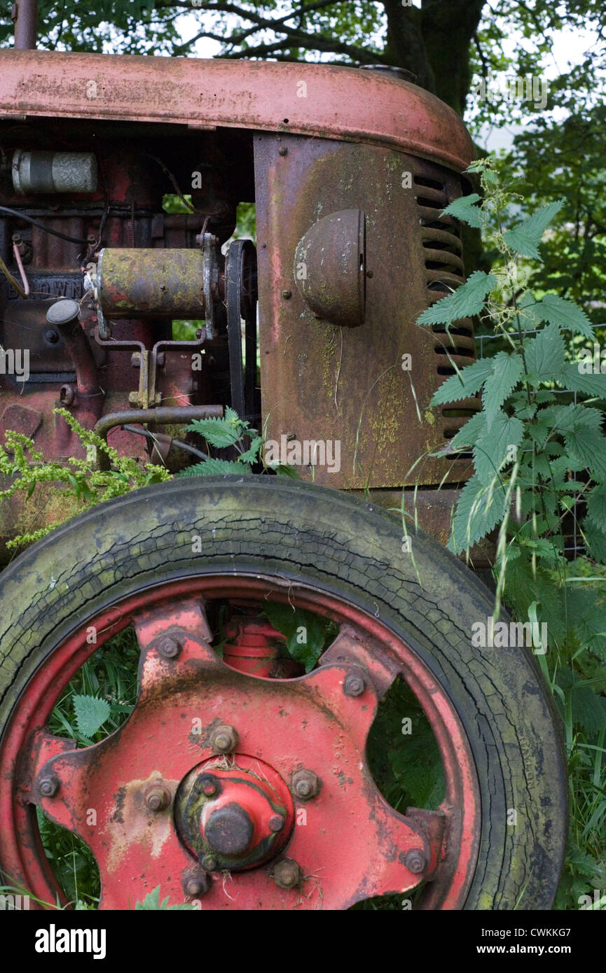 old abandoned rusting tractor in farmers field Stock Photo - Alamy