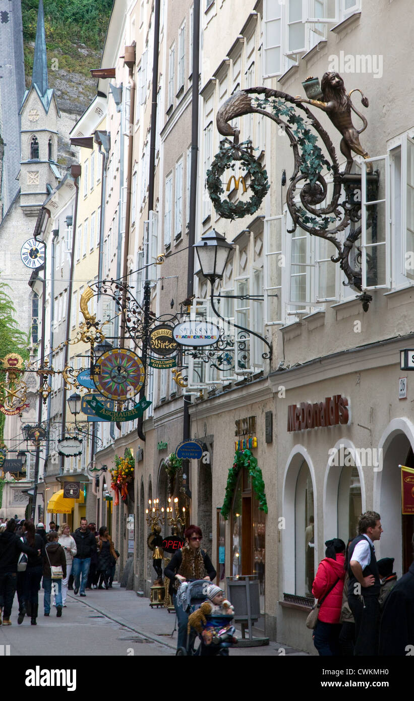 Salzburg getreidegasse austria shopping hi-res stock photography and ...