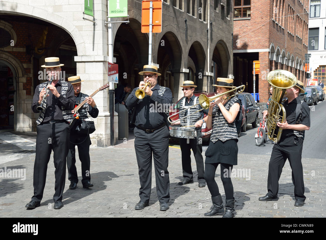 Jazz band playing in Grote Markt during Cultuur Markt, Antwerp, Antwerp ...