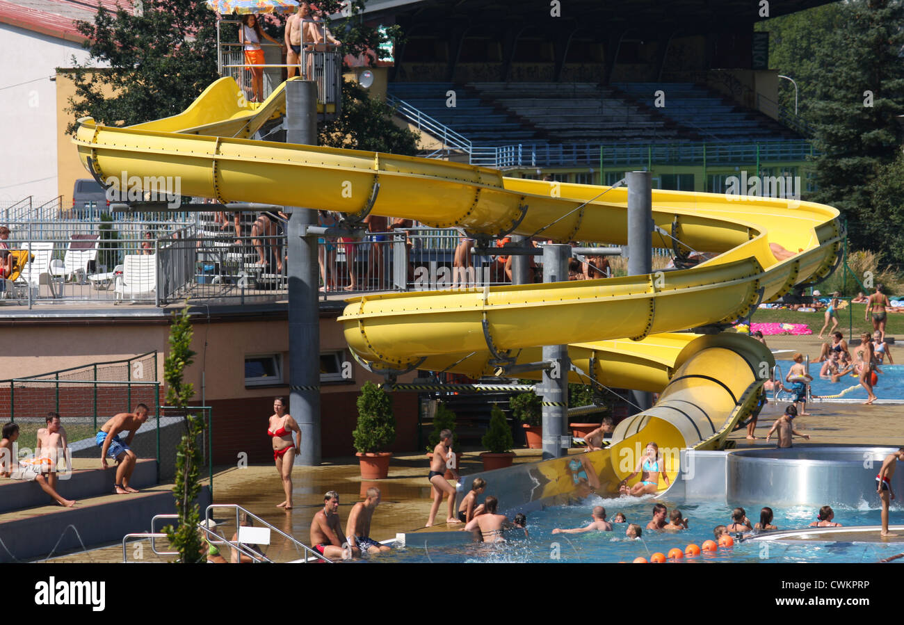 Females bathing hi-res stock photography and images - Alamy