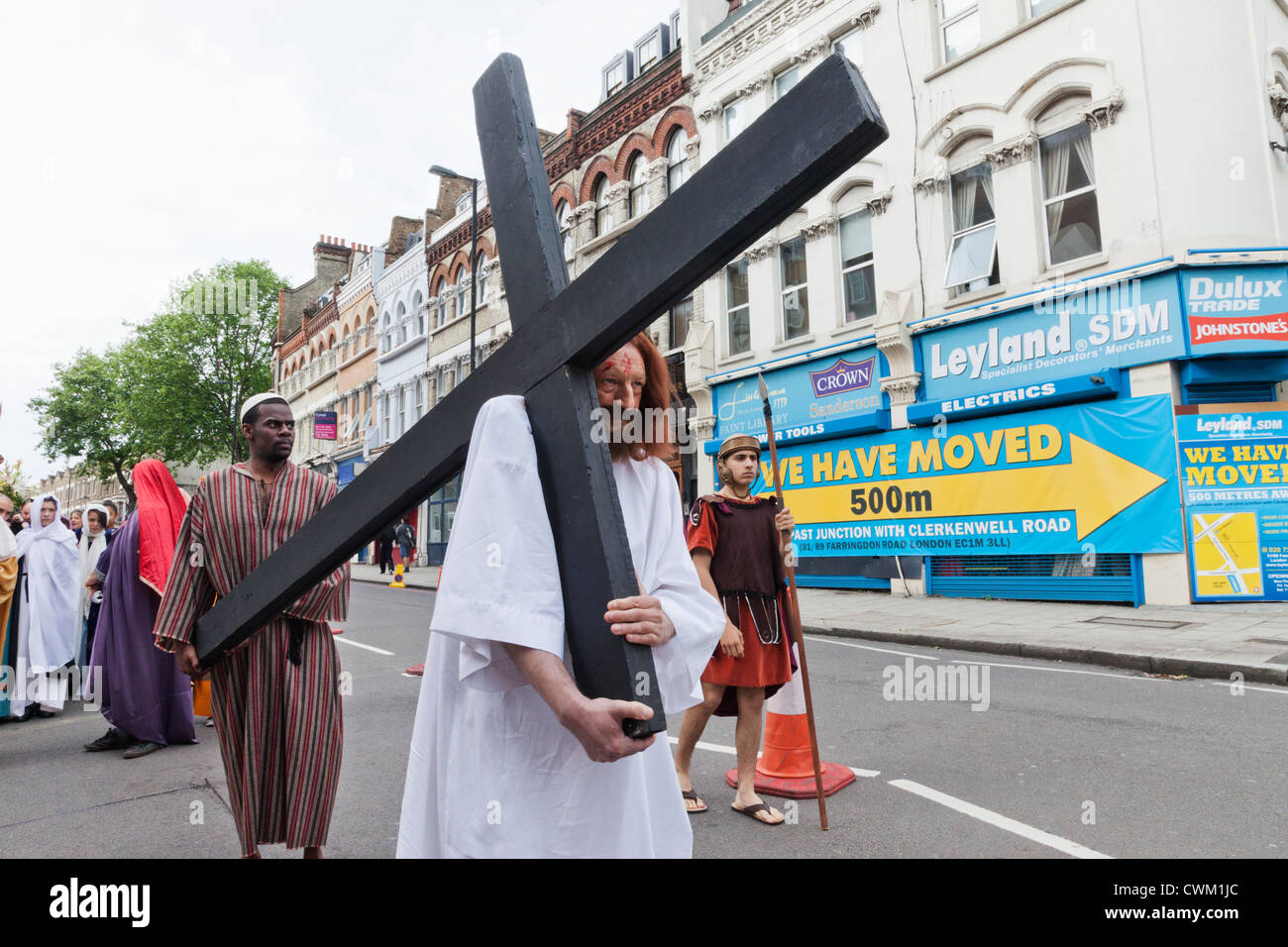 Christ carrying the cross hi-res stock photography and images - Alamy