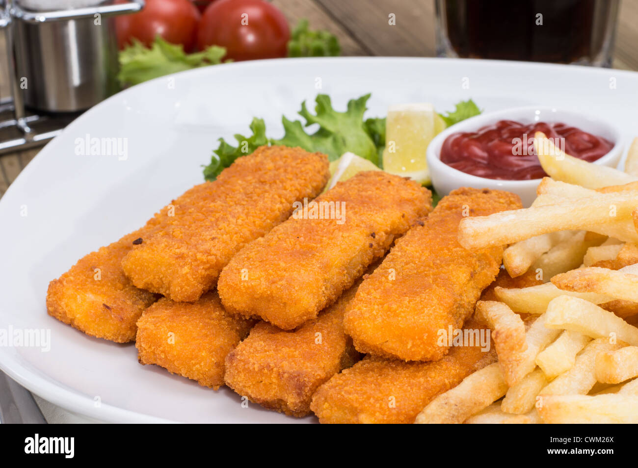 Plate fish fingers chips hi-res stock photography and images - Alamy