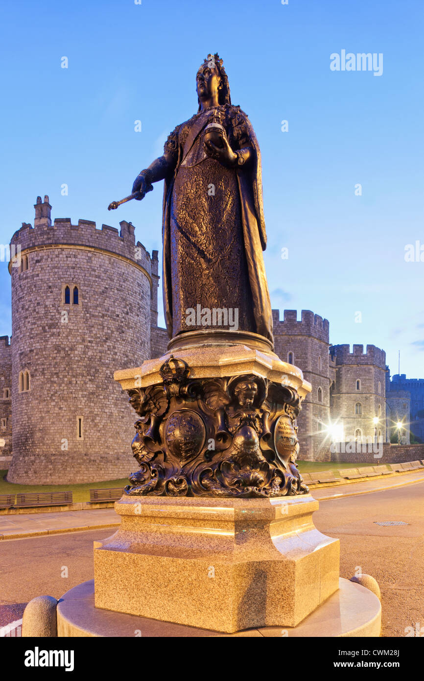 England, Berkshire, Windsor, Windsor Castle, Queen Victoria Statue ...