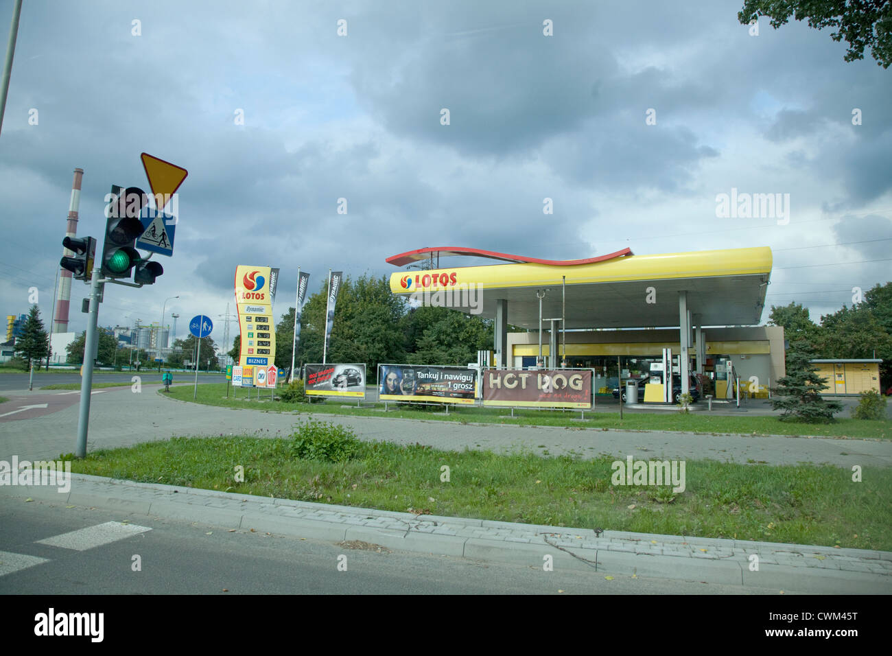 Gas station service hi-res stock photography and images - Alamy