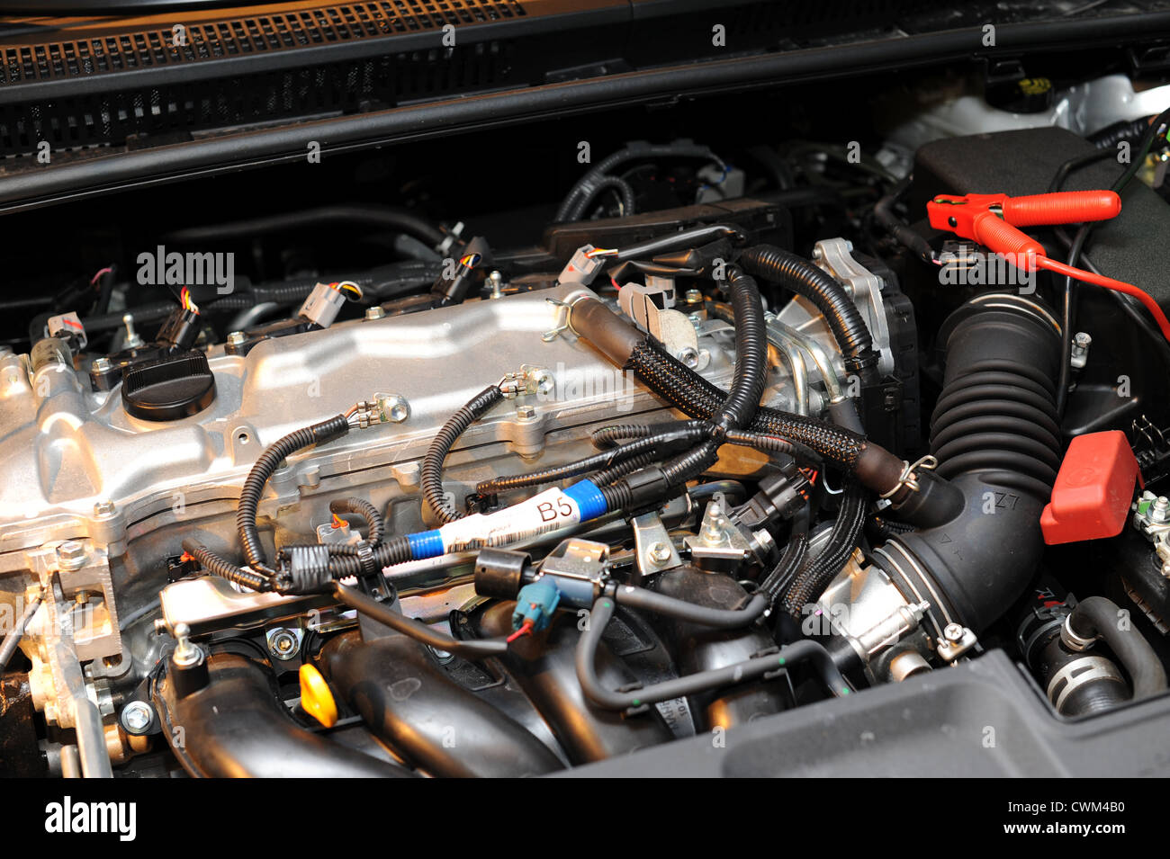 4 cylinder petrol engine hi-res stock photography and images - Alamy