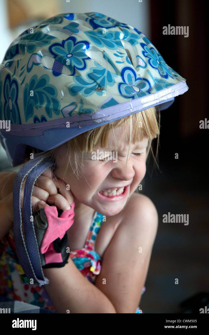 Scrunched up face hi-res stock photography and images - Alamy