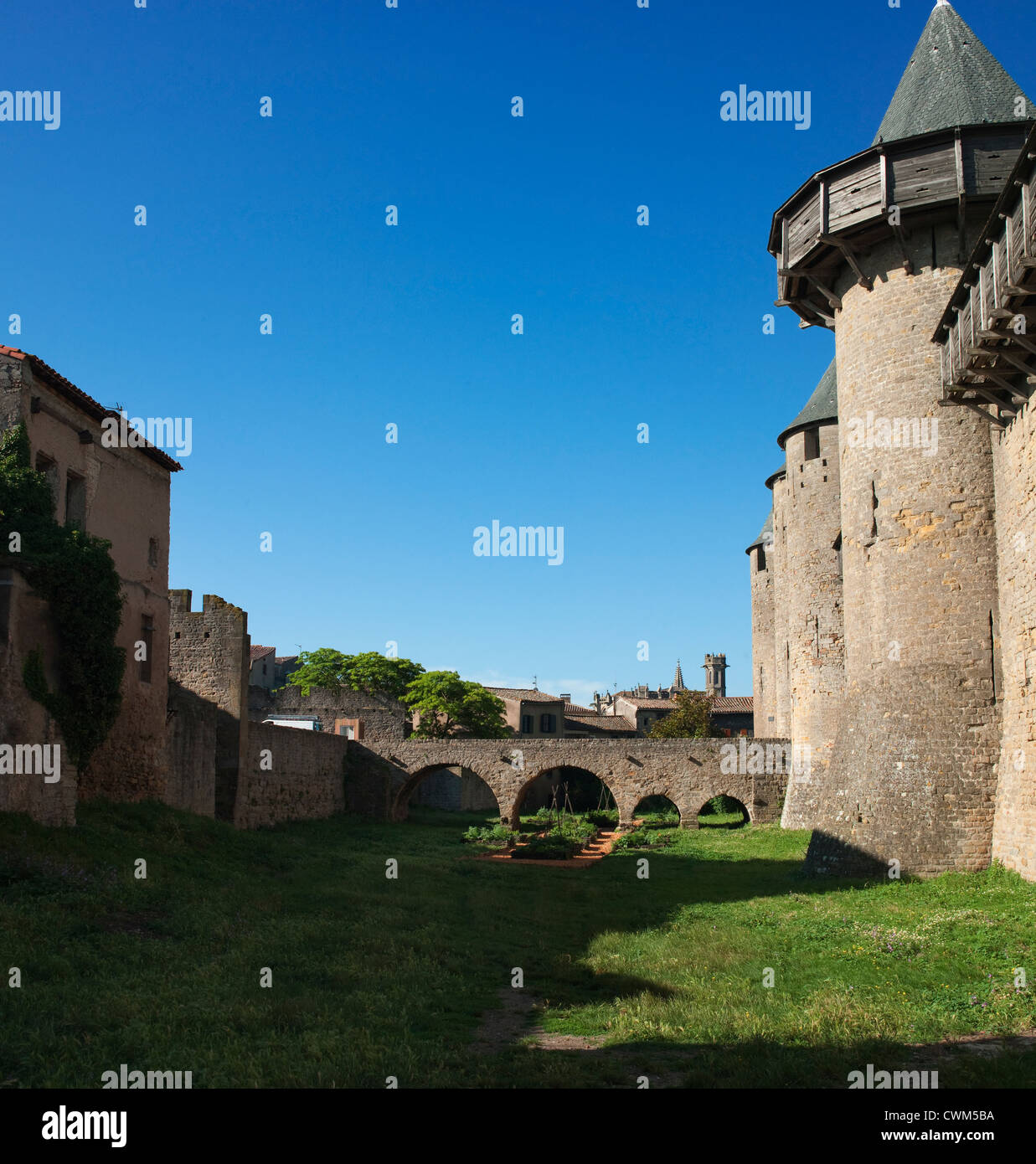 Medieval fortified outer walls hi-res stock photography and images - Alamy