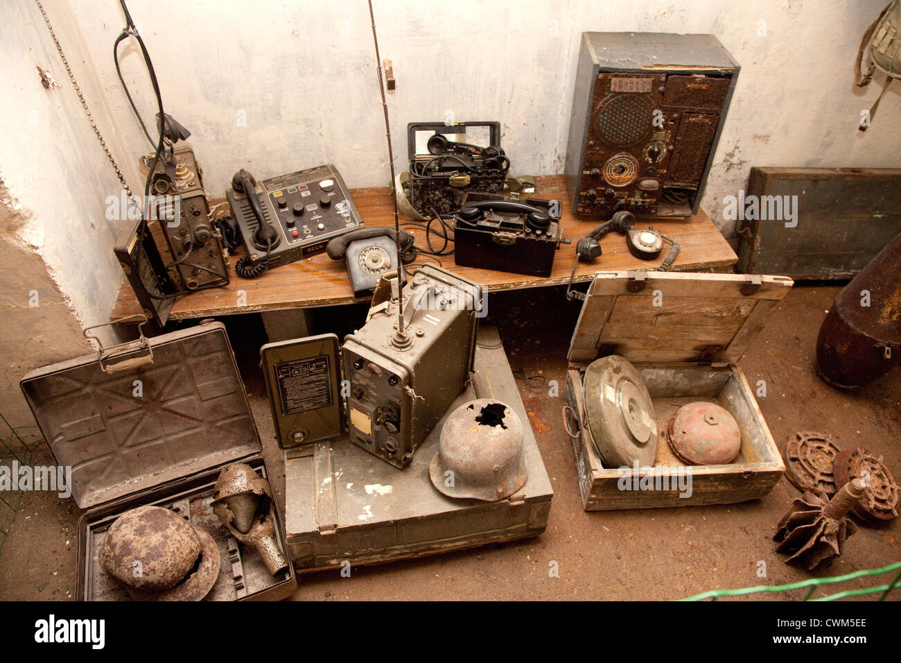 German WWII telecommunication equipment field and desk phones military ...