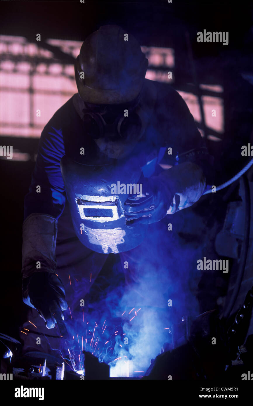 Filipino welder in a shipyard in Cebu, Philippines Stock Photo - Alamy