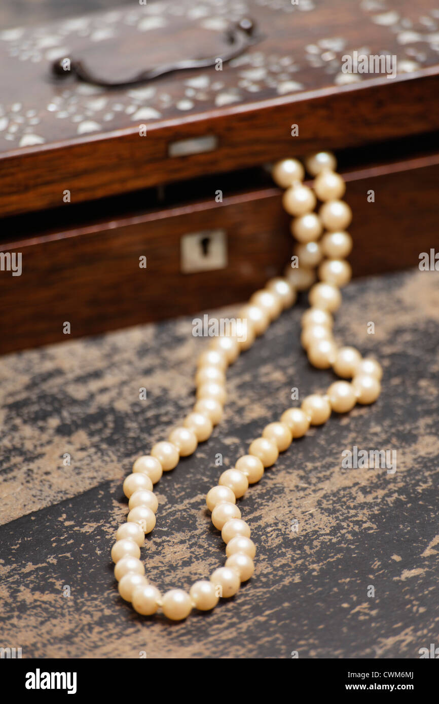Necklet hi-res stock photography and images - Alamy