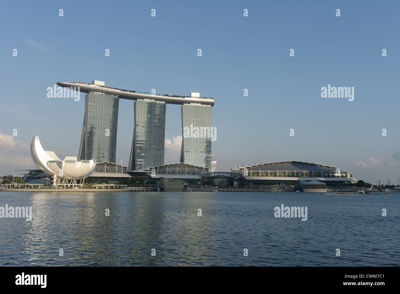 Marina Bay Sands complex with hotel, roof top infinity pool, Science ...