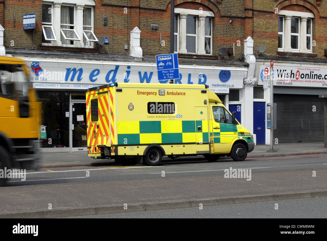 Medical fast response ambulance hi-res stock photography and images - Alamy