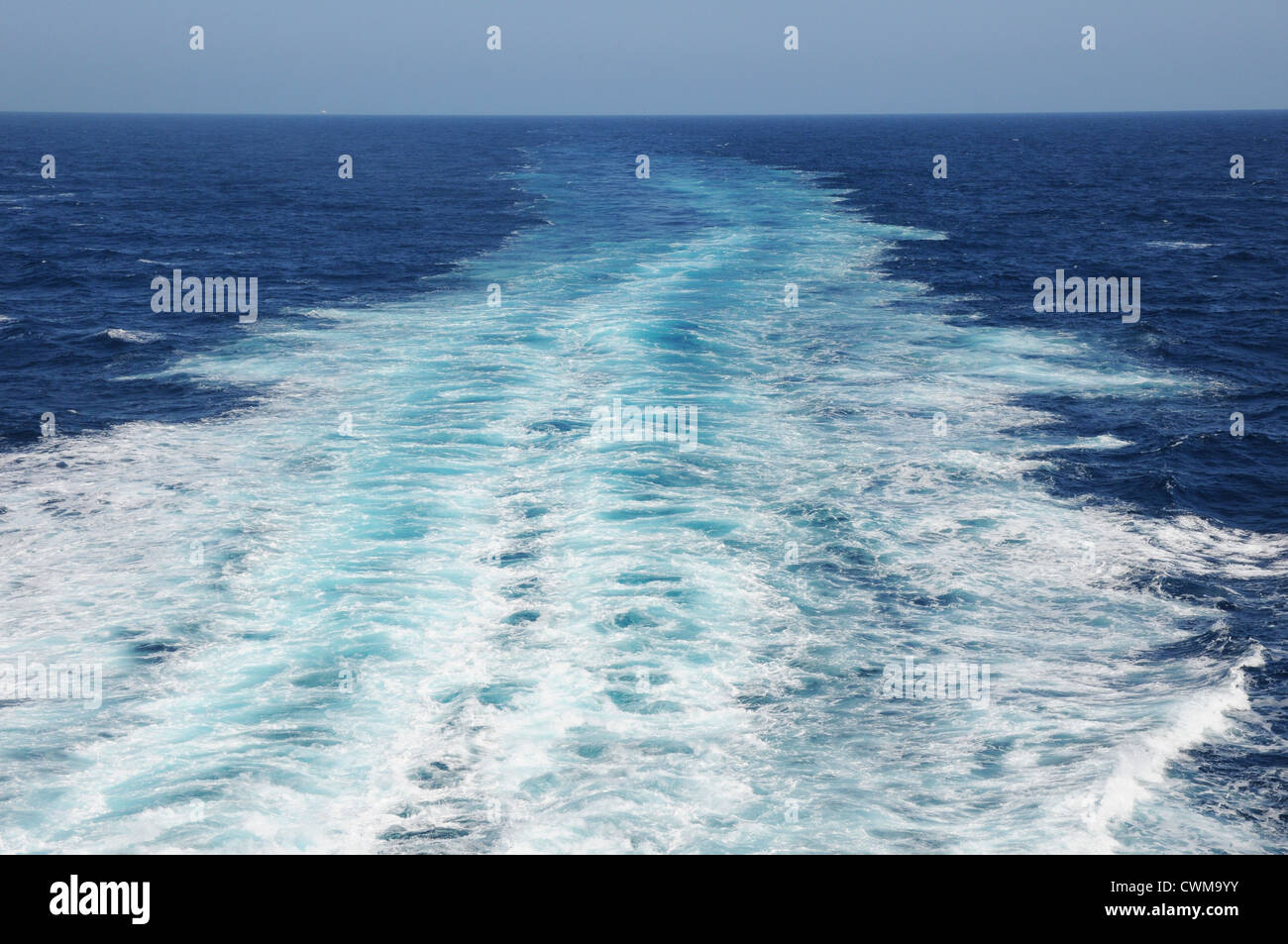 Sea ocean horizon ship wake hi-res stock photography and images - Alamy