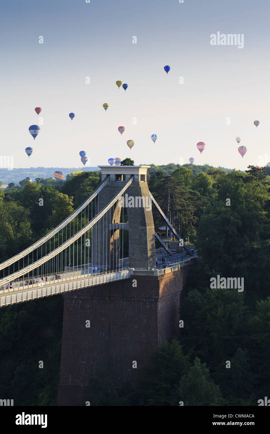 Bristol suspension bridge balloon hi-res stock photography and images ...